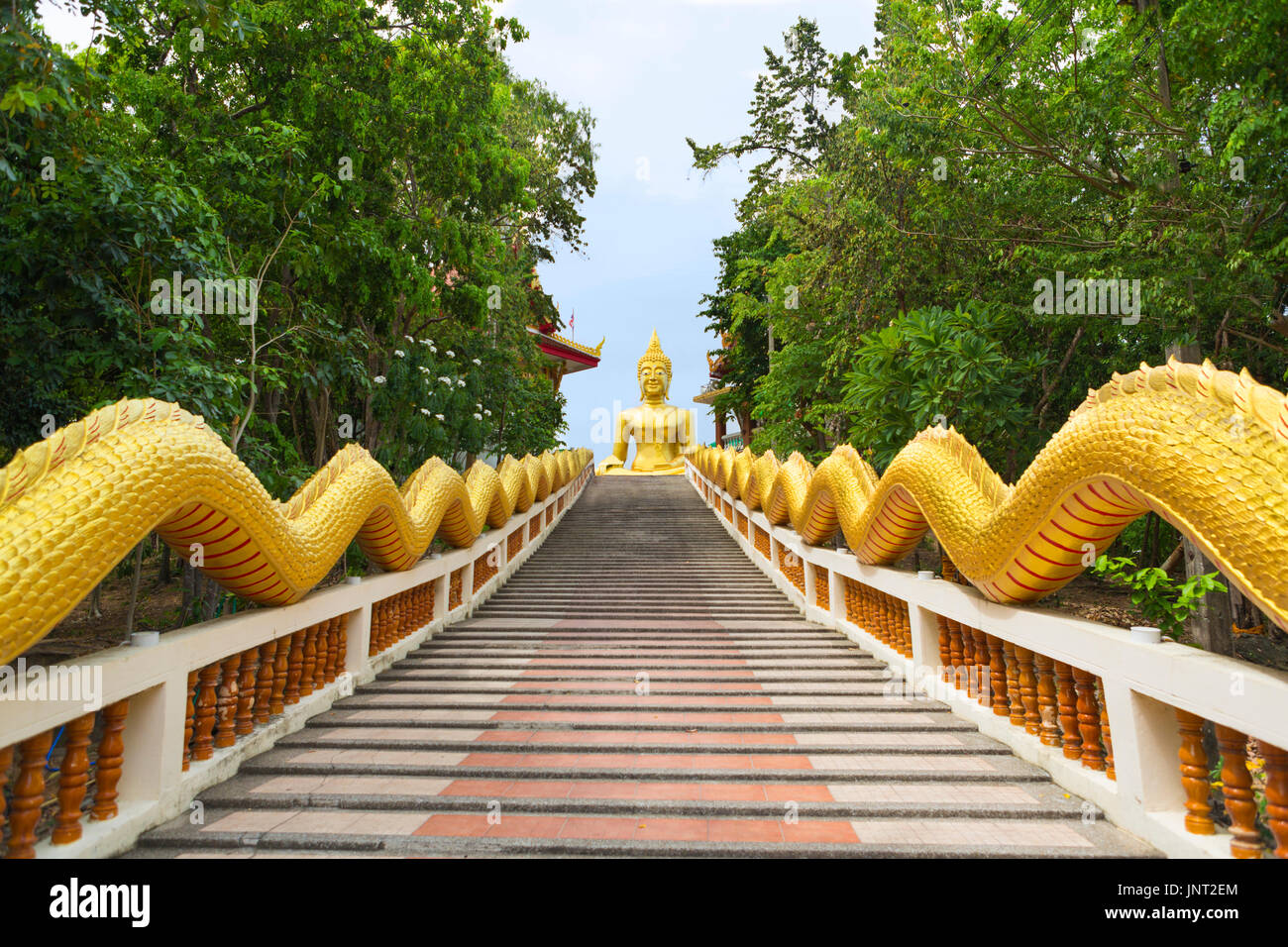 Pattaya thailand golden buddha statue hi-res stock photography and ...