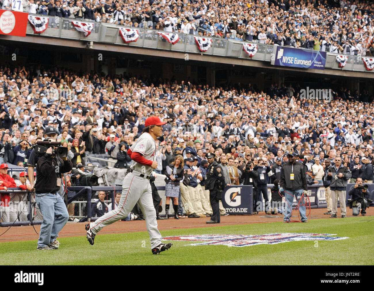 NEW YORK, United States - The Los Angeles Angels' Hideki Matsui gets ...