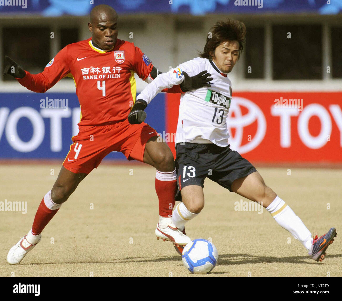 CHANGCHUN, China - Kashima Antlers forward Shinzo Koroki (R) battles ...