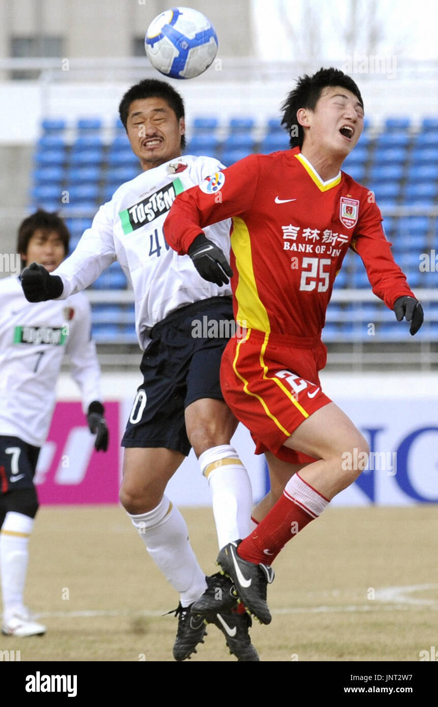 CHANGCHUN, China - Kashima Antlers midfielder Mitsuo Ogasawara (L) vies ...