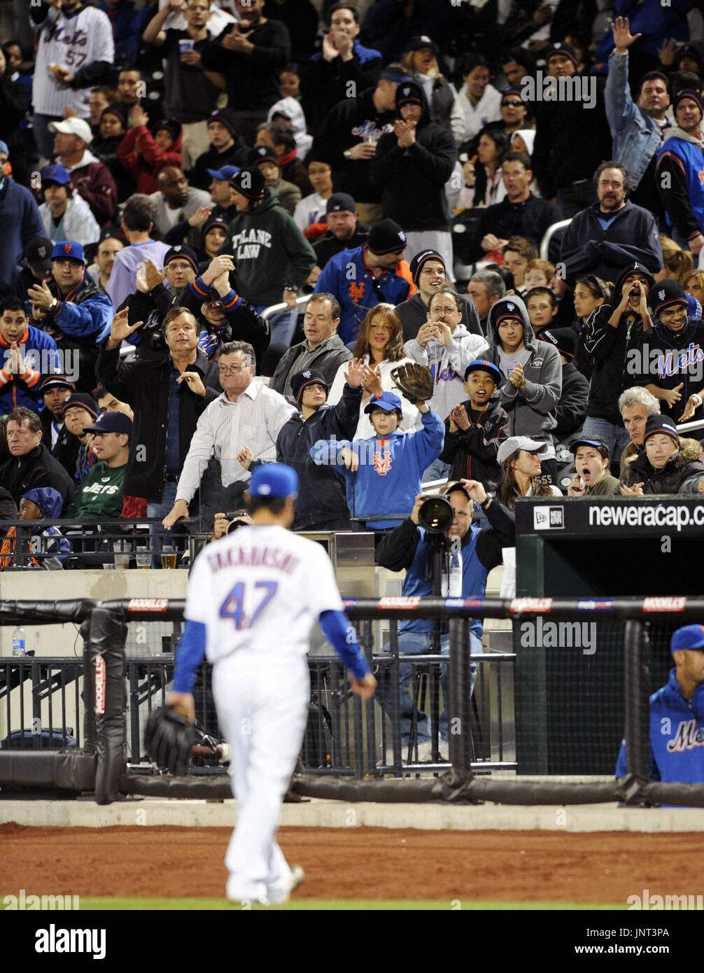 NEW YORK, United States - New York Mets fans cheer pitcher Hisanori ...