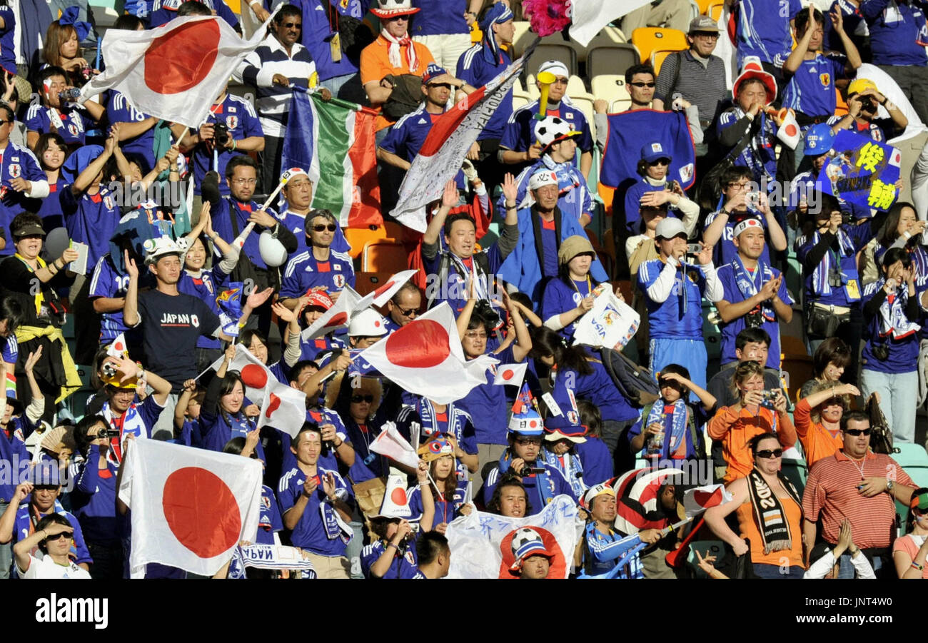 Supporters japan cheer team world hi-res stock photography and images ...