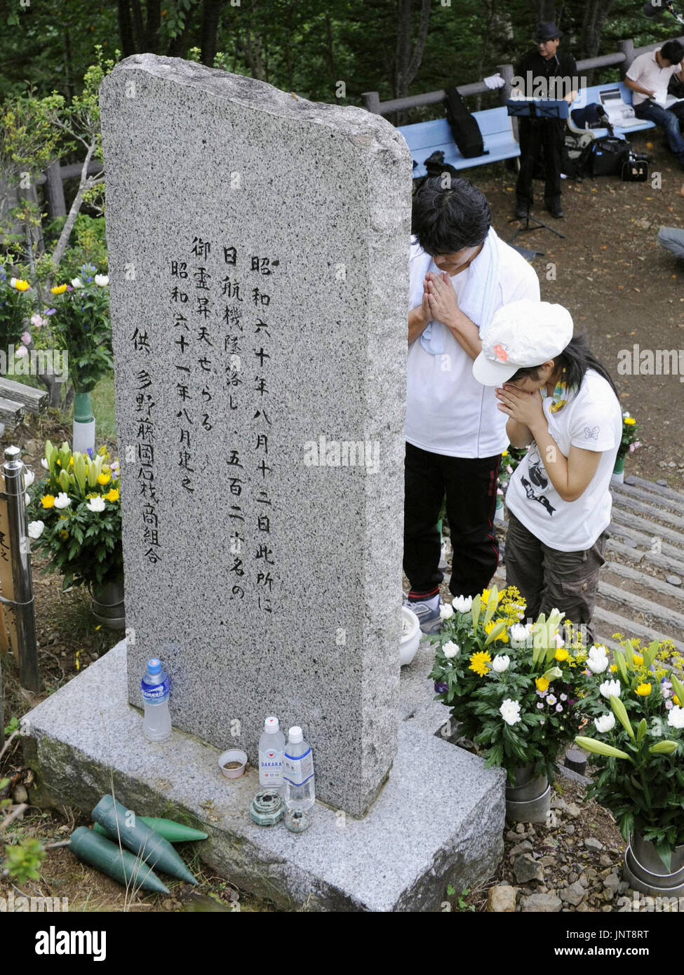 UENO, Japan - Mourners pray for the victims of the 1985 Japan Airlines ...