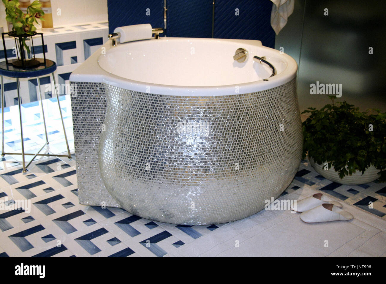 TOKYO, Japan - INAX Corp. unveils a luxurious bathtub with a price tag ...