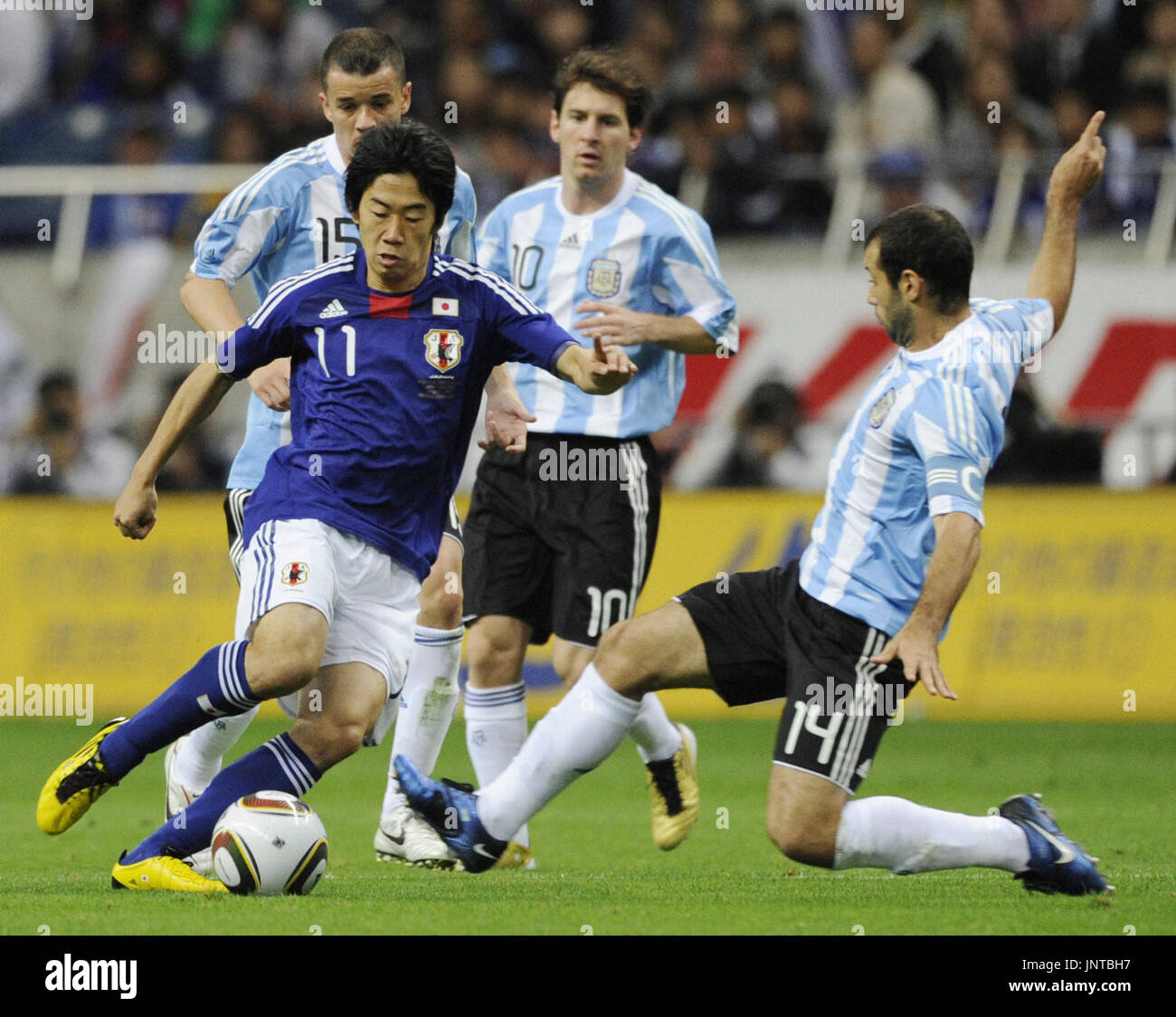 SAITAMA, Japan - Japan's Shinji Kagawa (L front) controls the ball ...