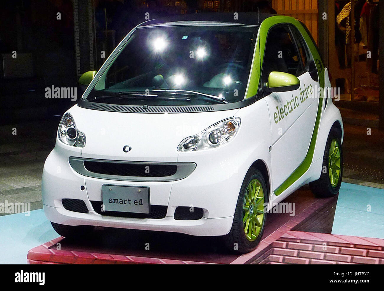 TOKYO, Japan - Photo shows Daimler AG's Smart two-seater electric ...