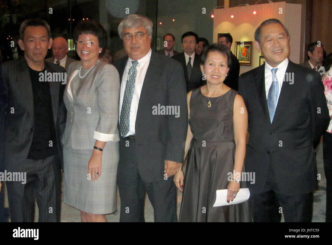 WASHINGTON, United States - Pete Rouse (C), newly appointed White House ...