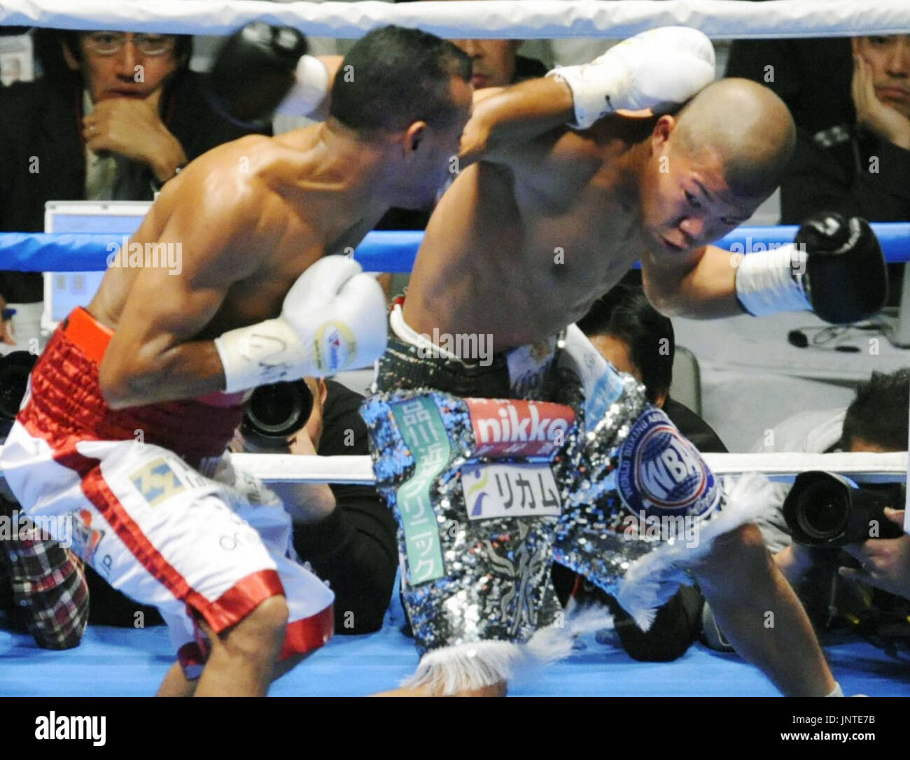 SAITAMA, Japan - Koki Kameda (R) of Japan fights Alexander Munoz of ...