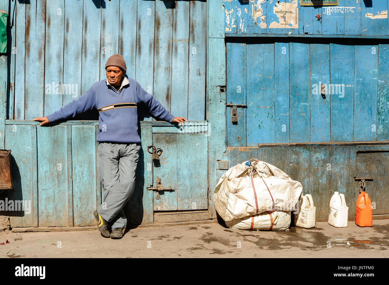 Load waiting hi-res stock photography and images - Alamy