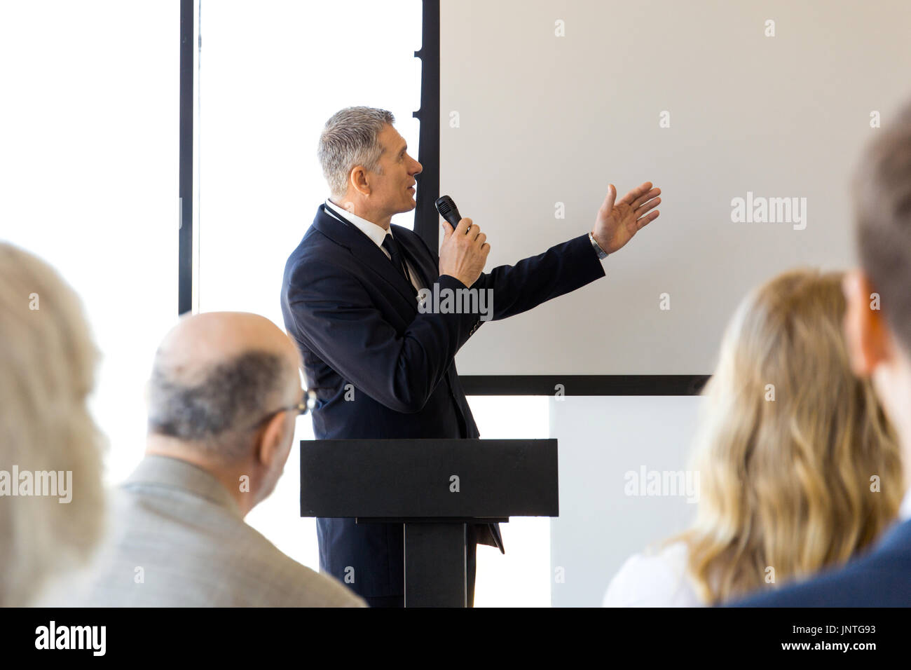 Speaker talking to audience hi-res stock photography and images - Alamy