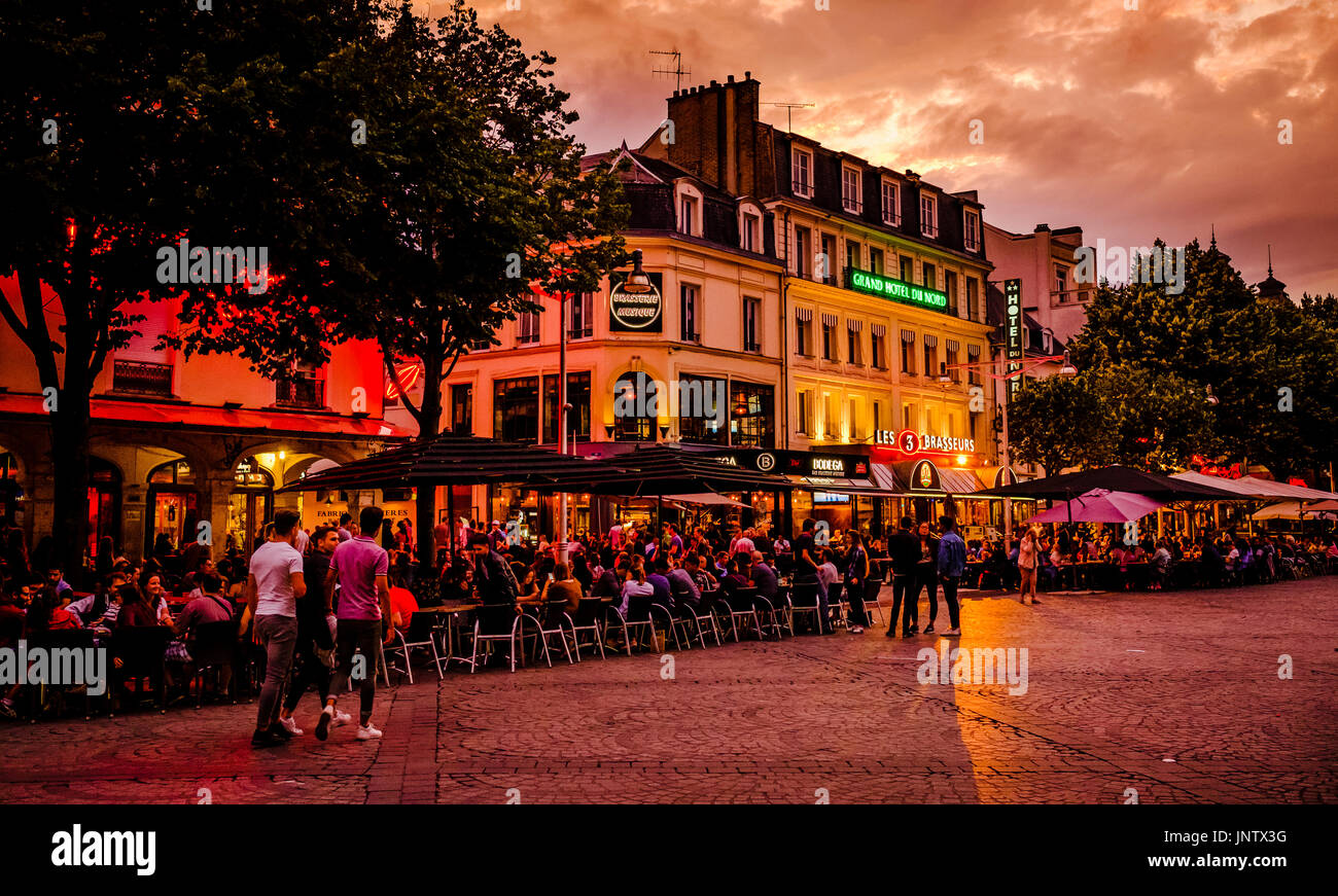 Reims france night hi-res stock photography and images - Alamy