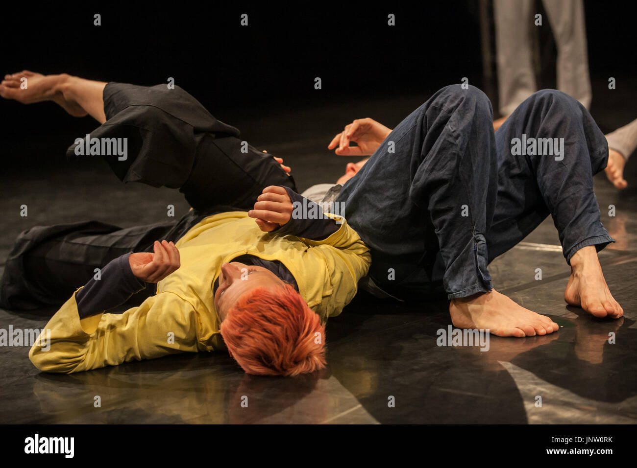 Ballet dancers group performance hi-res stock photography and images ...