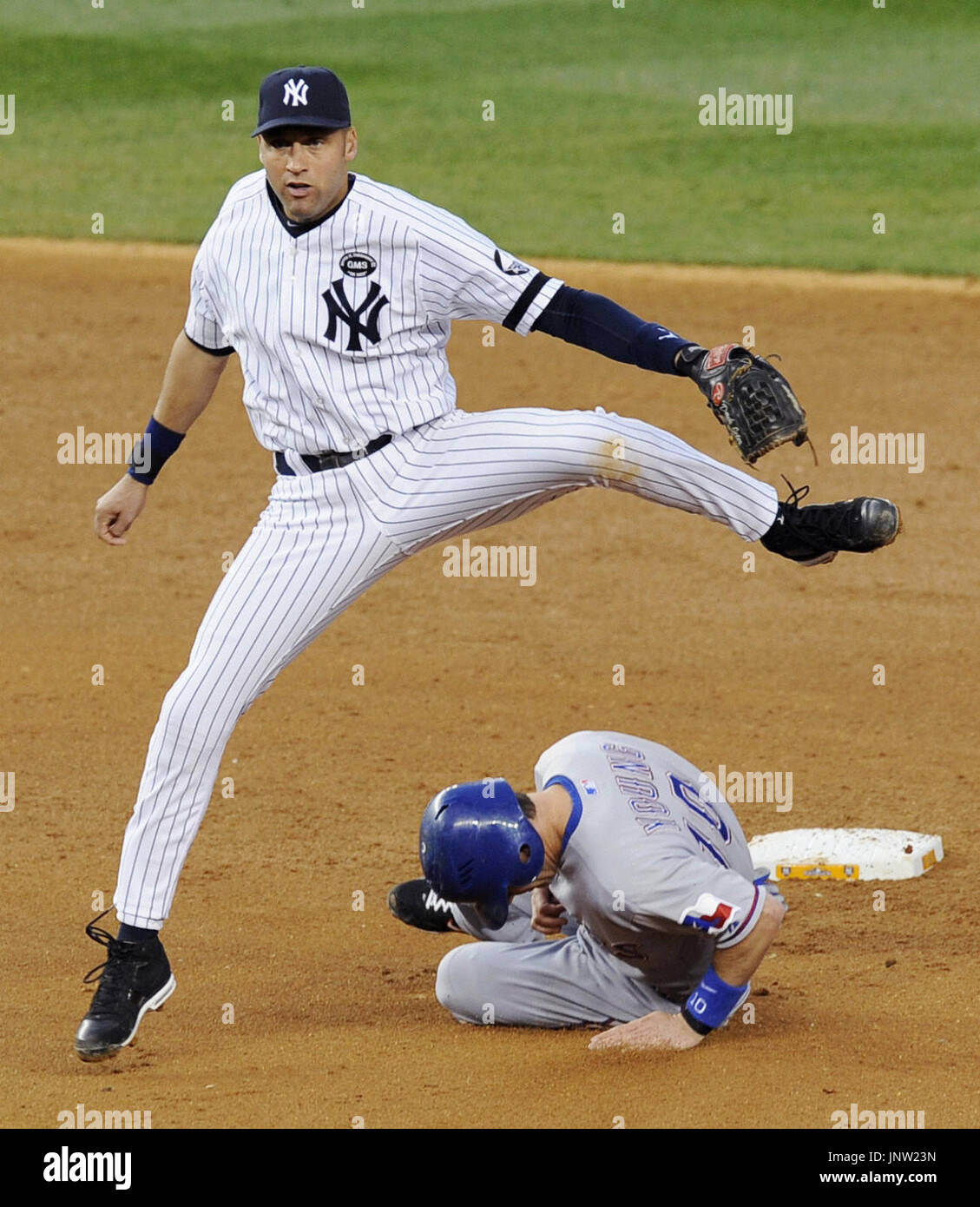 NEW YORK, United States - New York Yankees shortstop Derek Jeter (top ...