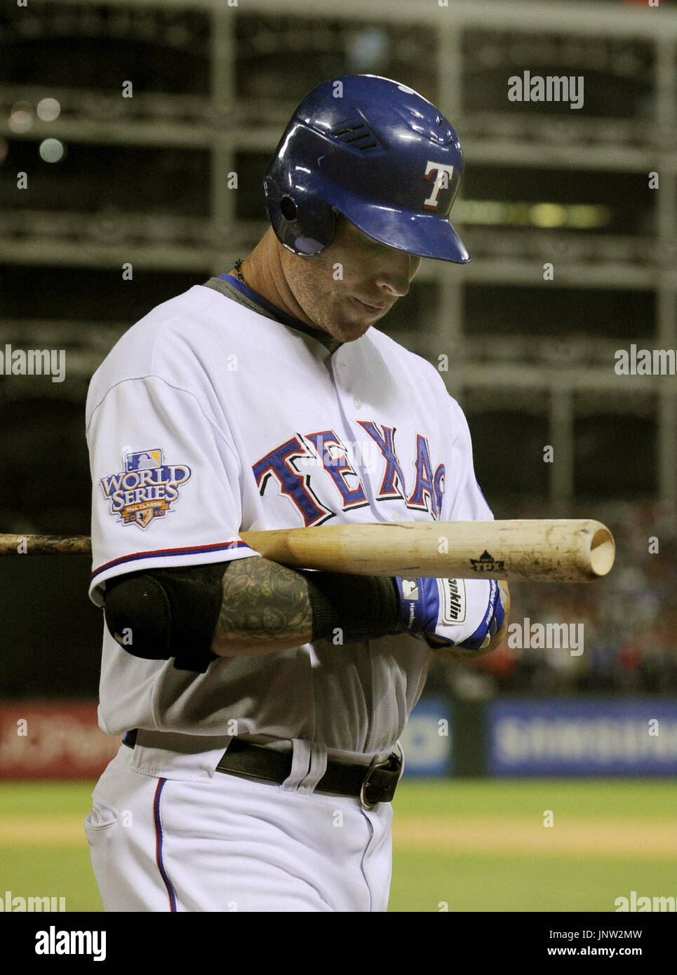 ARLINGTON, United States - The Texas Rangers' Josh Hamilton heads back ...