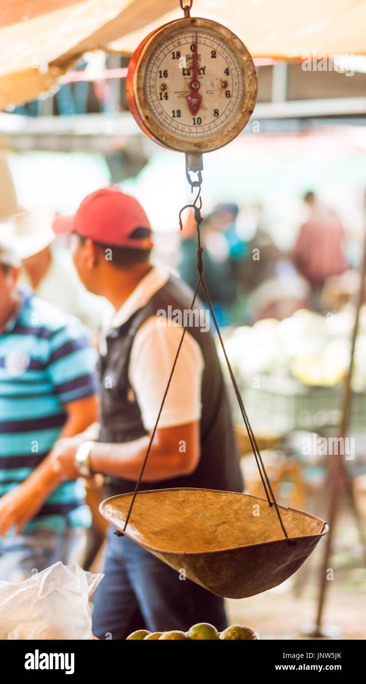 Farmers market balance scale hi-res stock photography and images - Alamy