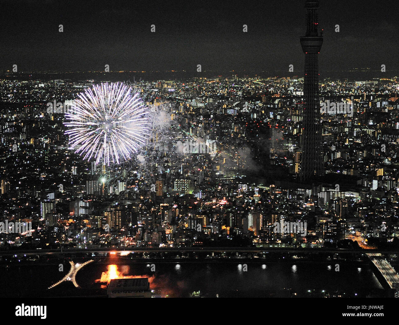 Tokyo fireworks sky tree hi-res stock photography and images - Alamy