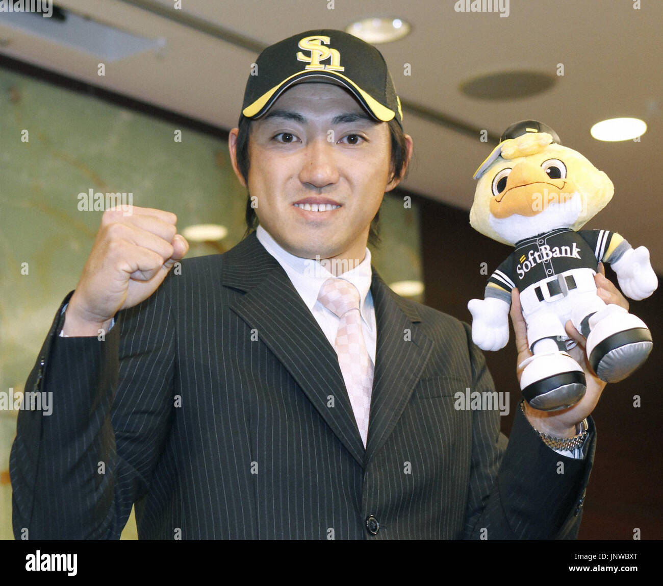 YOKOHAMA, Japan - Seiichi Uchikawa, a 29-year-old free agent infielder ...