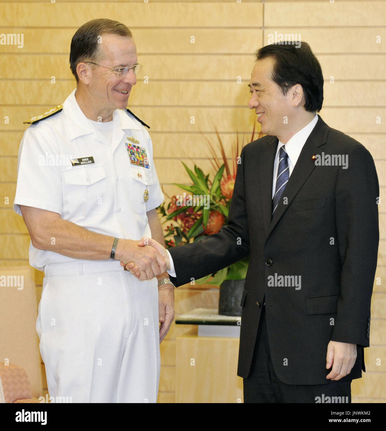 TOKYO, Japan - Adm. Mike Mullen (L), chairman of the U.S. Joint Chiefs ...