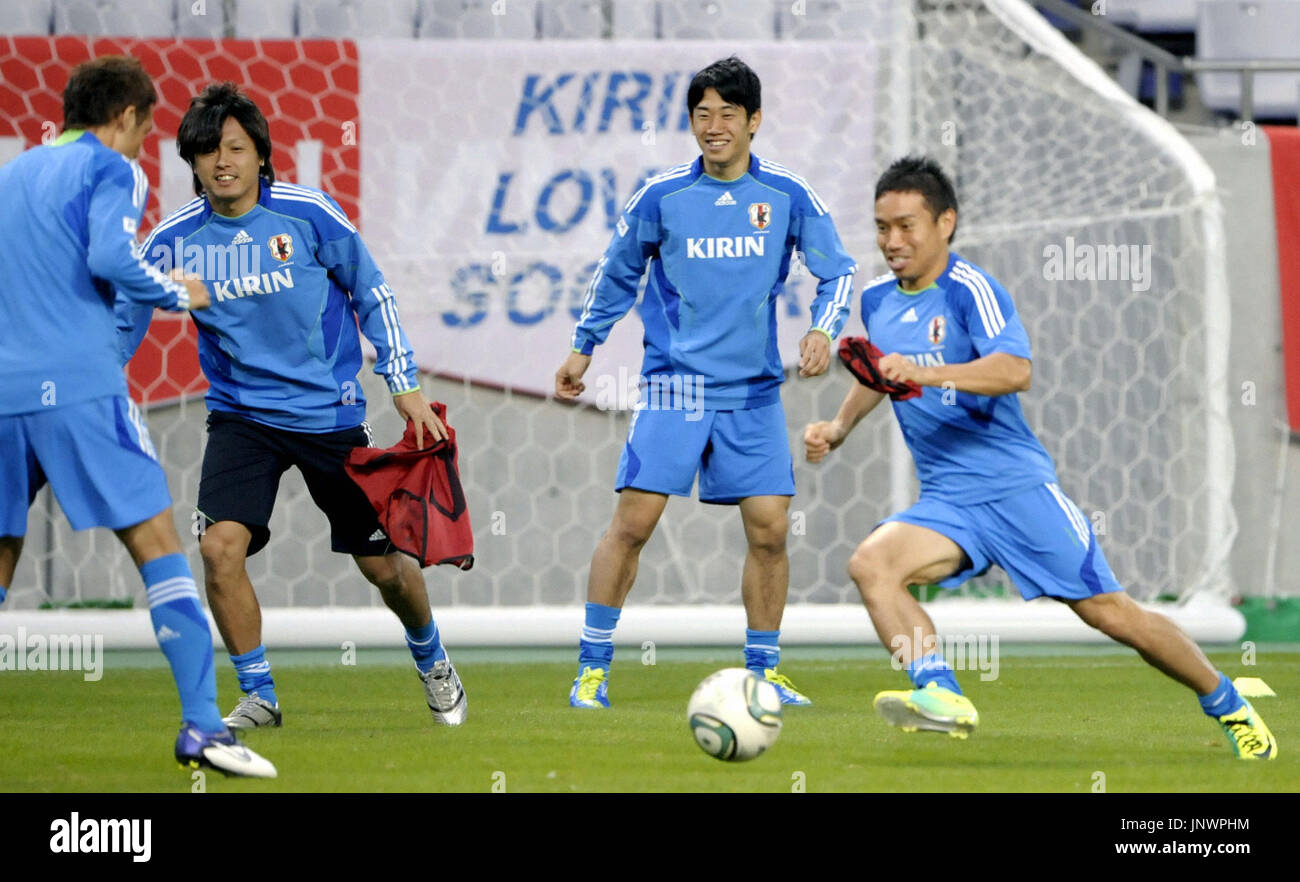 KOBE, Japan - Members of the Japan national soccer team -- (from L ...