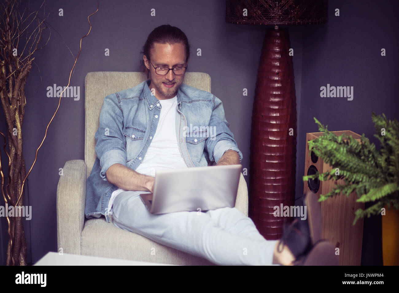Male device hi-res stock photography and images - Alamy