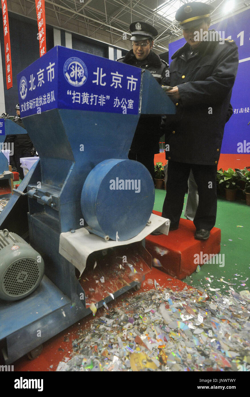 Pirated cds hi-res stock photography and images - Alamy