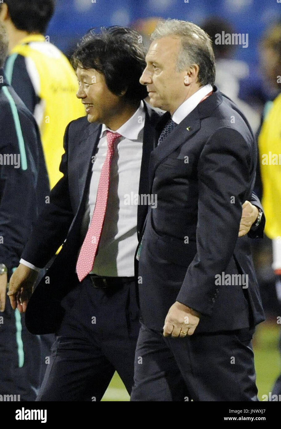 DOHA, Qatar - Japan coach Alberto Zaccheroni (R) and South Korea coach ...