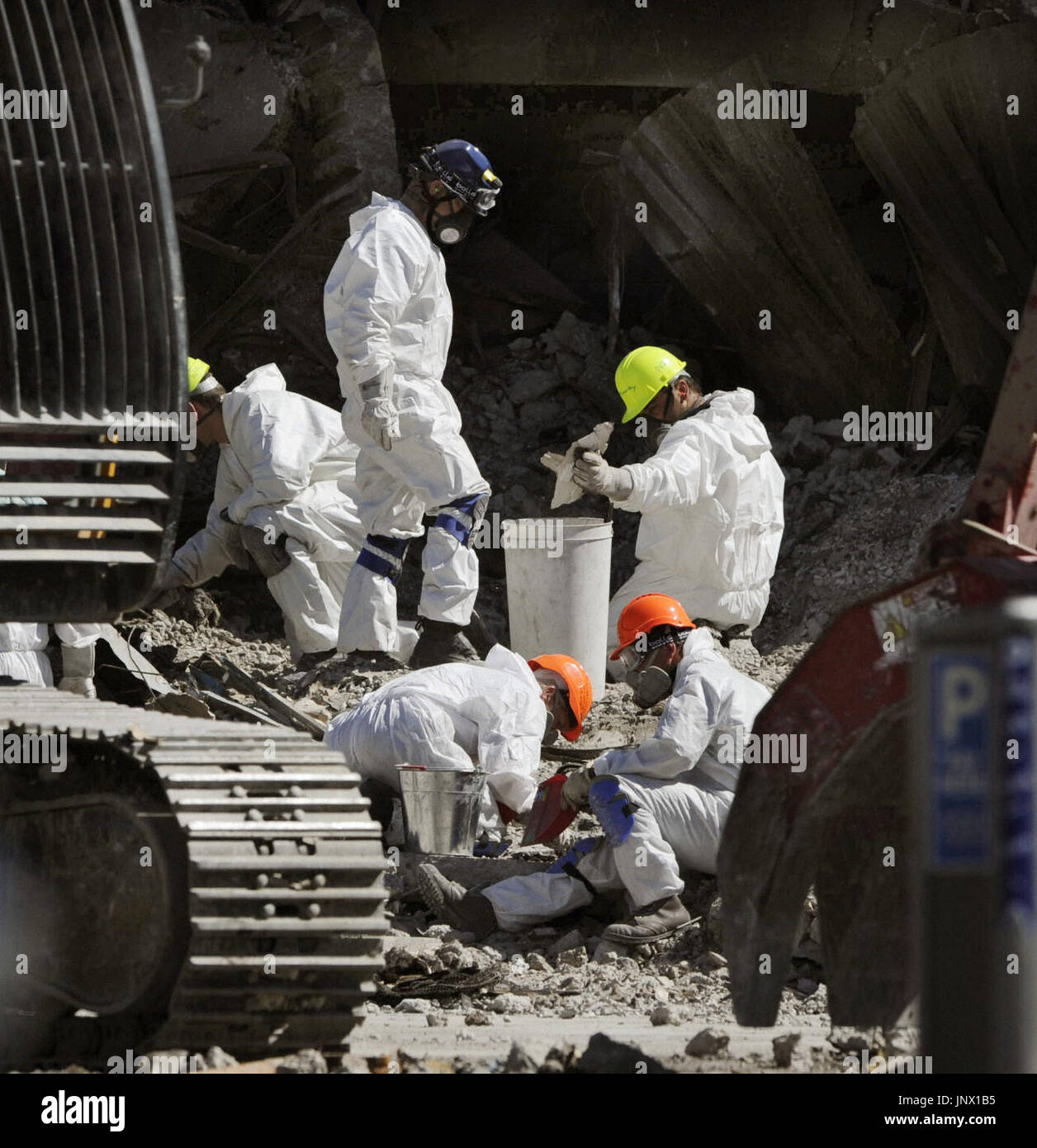 CHRISTCHURCH, New Zealand - Workers remove rubble at the collapsed ...
