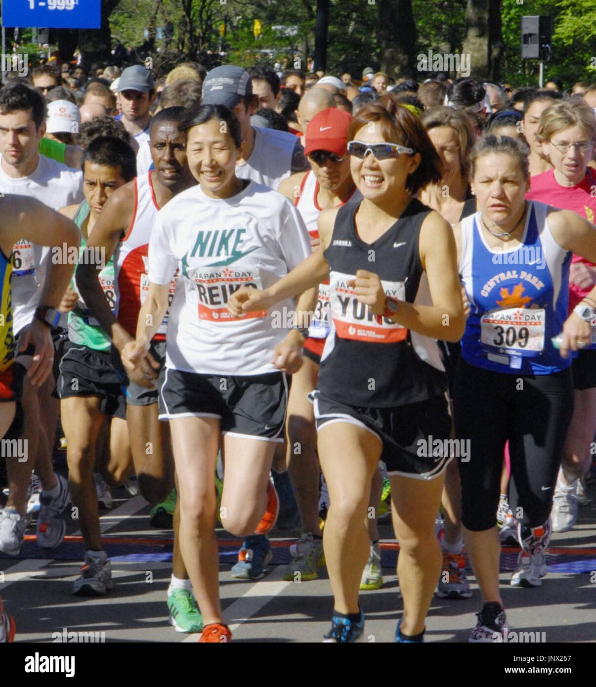 NEW YORK, United States - Japanese marathon runners Reiko Tosa (L ...