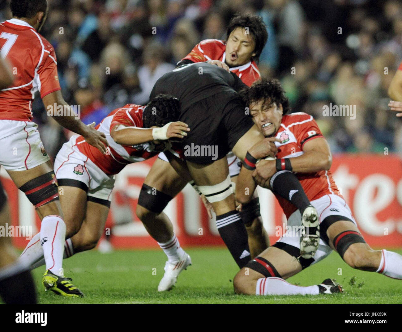 HAMILTON, New Zealand - Three Japanese players including Hitoshi Ono (R ...