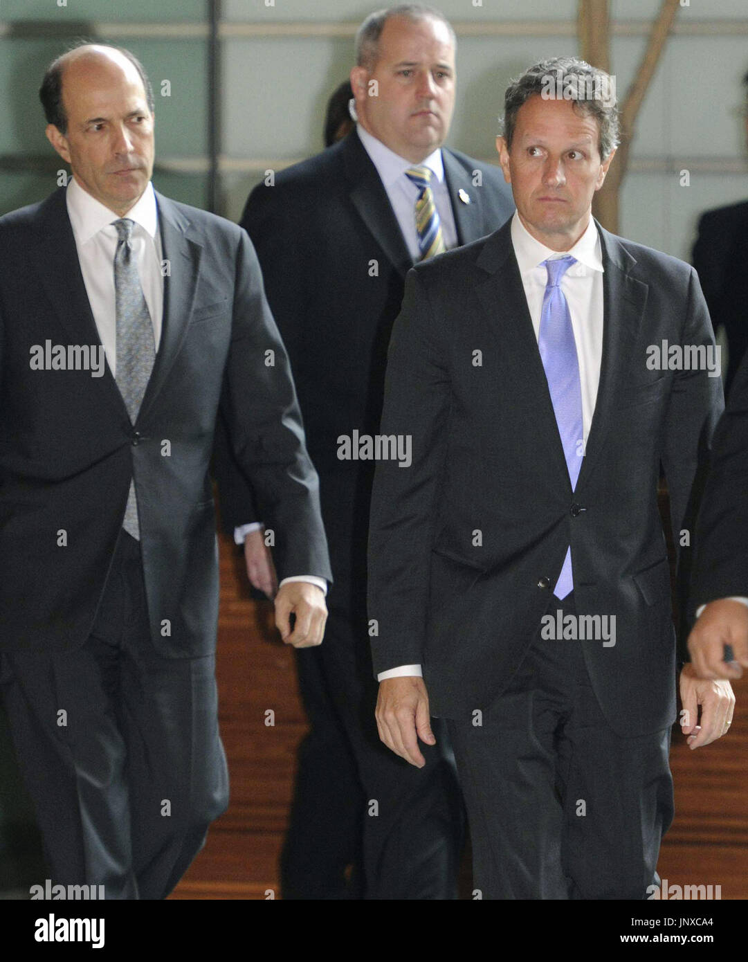 TOKYO, Japan - U.S. Treasury Secretary Timothy Geithner (R ...