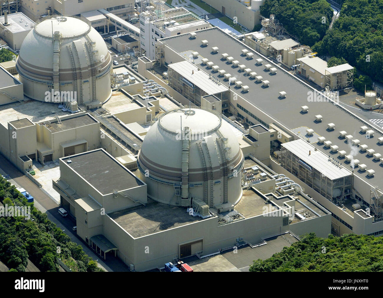 OI, Japan - Photo from a Kyodo News helicopter shows the No. 4 reactor ...