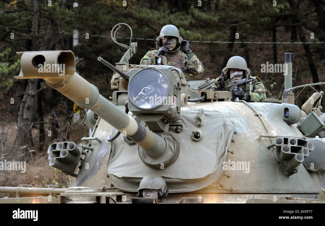YEONPEYONG ISLAND, South Korea - The South Korean military conducts ...