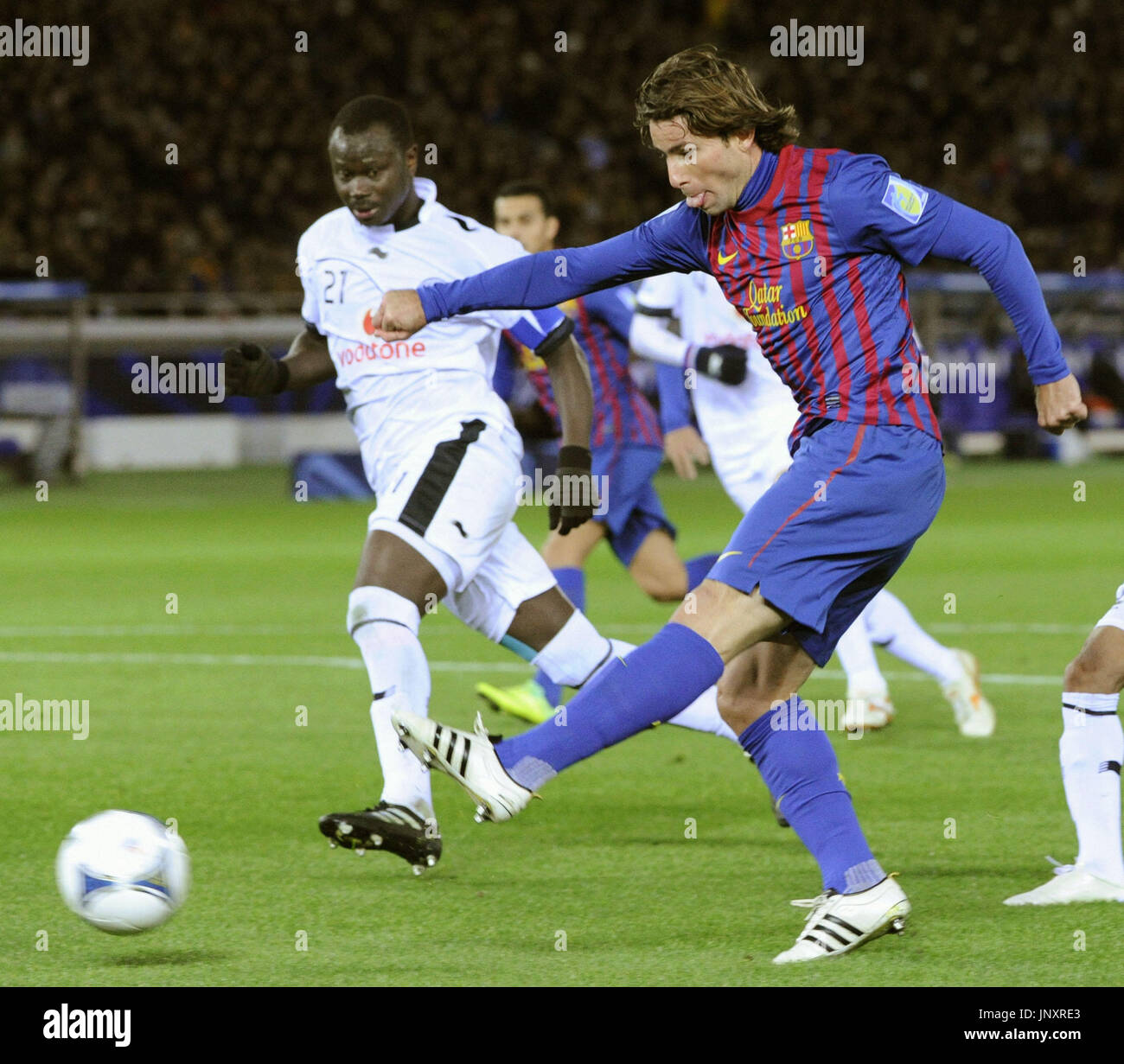 YOKOHAMA, Japan - Barcelona's Maxwell (R) scores the fourth goal during ...