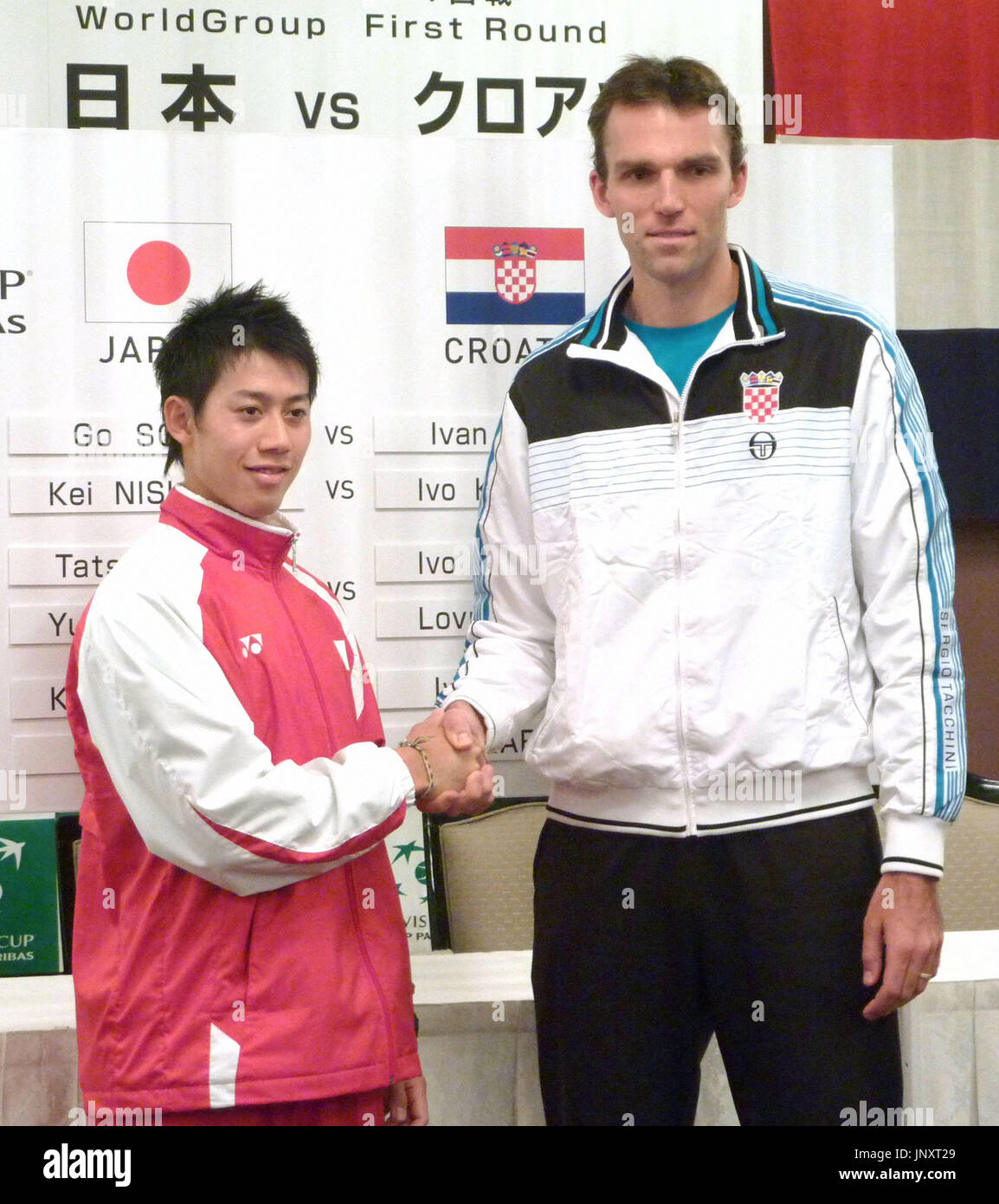 KOBE, Japan - Japan's Kei Nishikori (L) and Croatia's Ivo Karlovic ...