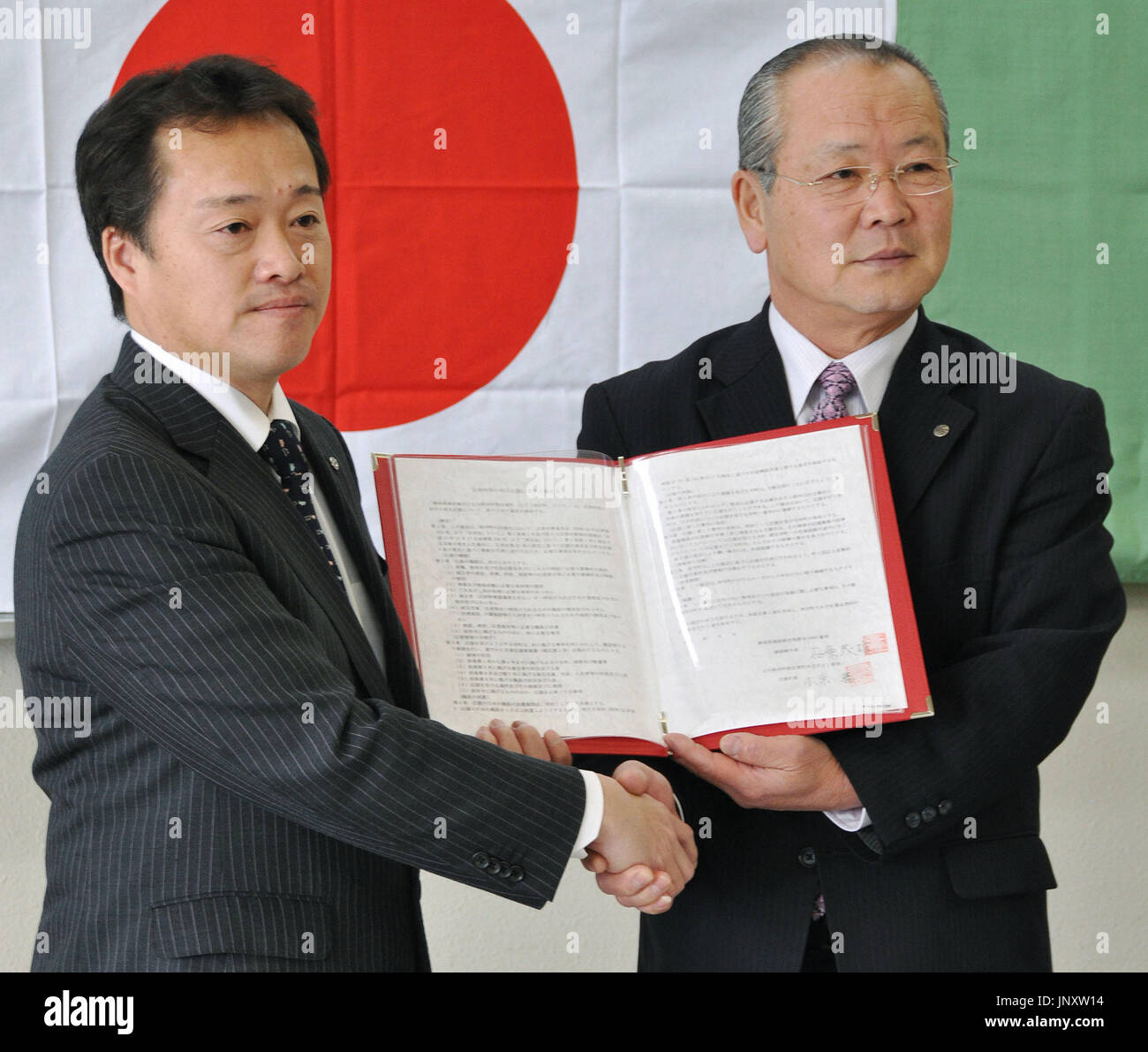 SHIZUOKA, Japan - Masaru Koizumi (L), mayor of the town of Shika ...