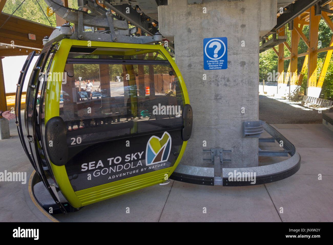 The sea to sky gondola hi-res stock photography and images - Alamy