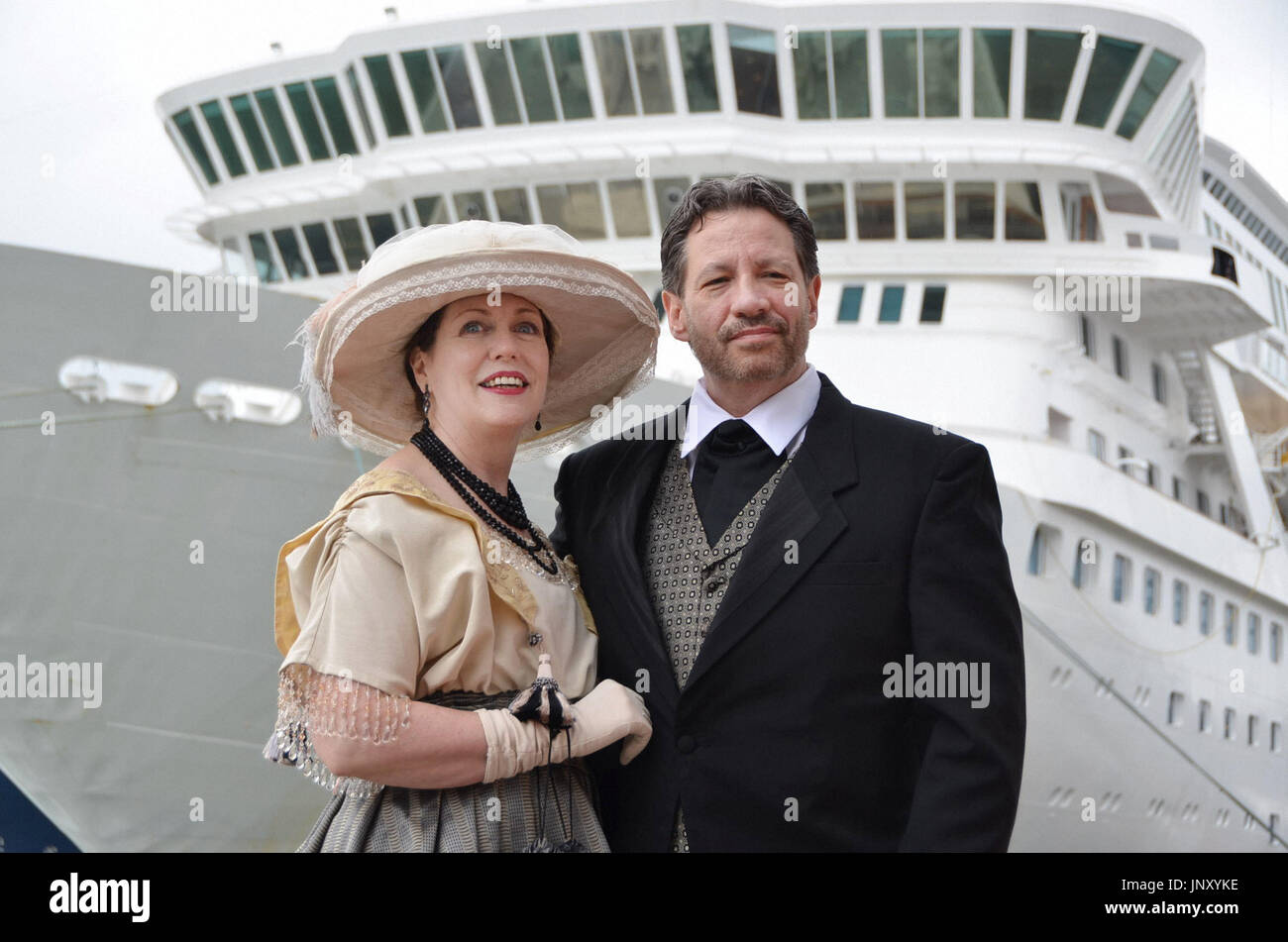SOUTHAMPTON, Britain - Mary and Tom Dearing from Kentucky pose for ...