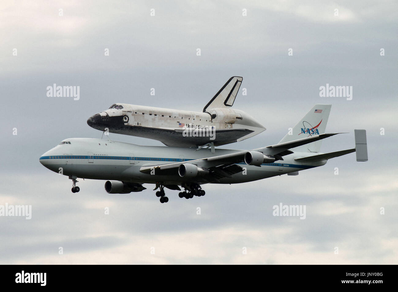 WASHINGTON, United States - A modified jumbo jet carrying the retired ...