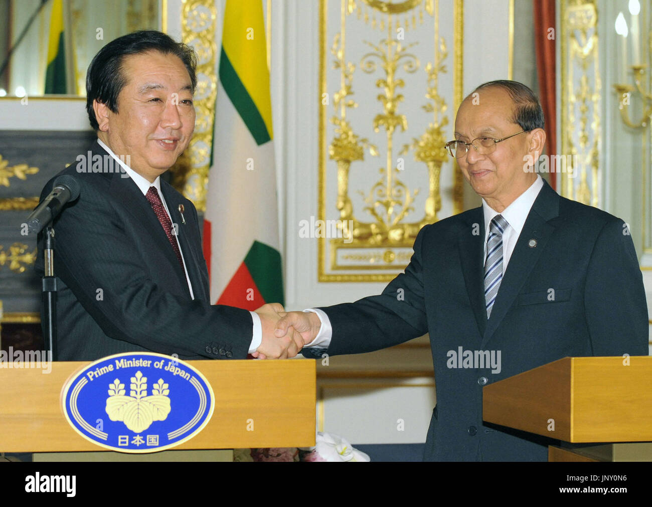 TOKYO, Japan - Japanese Prime Minister Yoshihiko Noda (L) and Myanmar ...