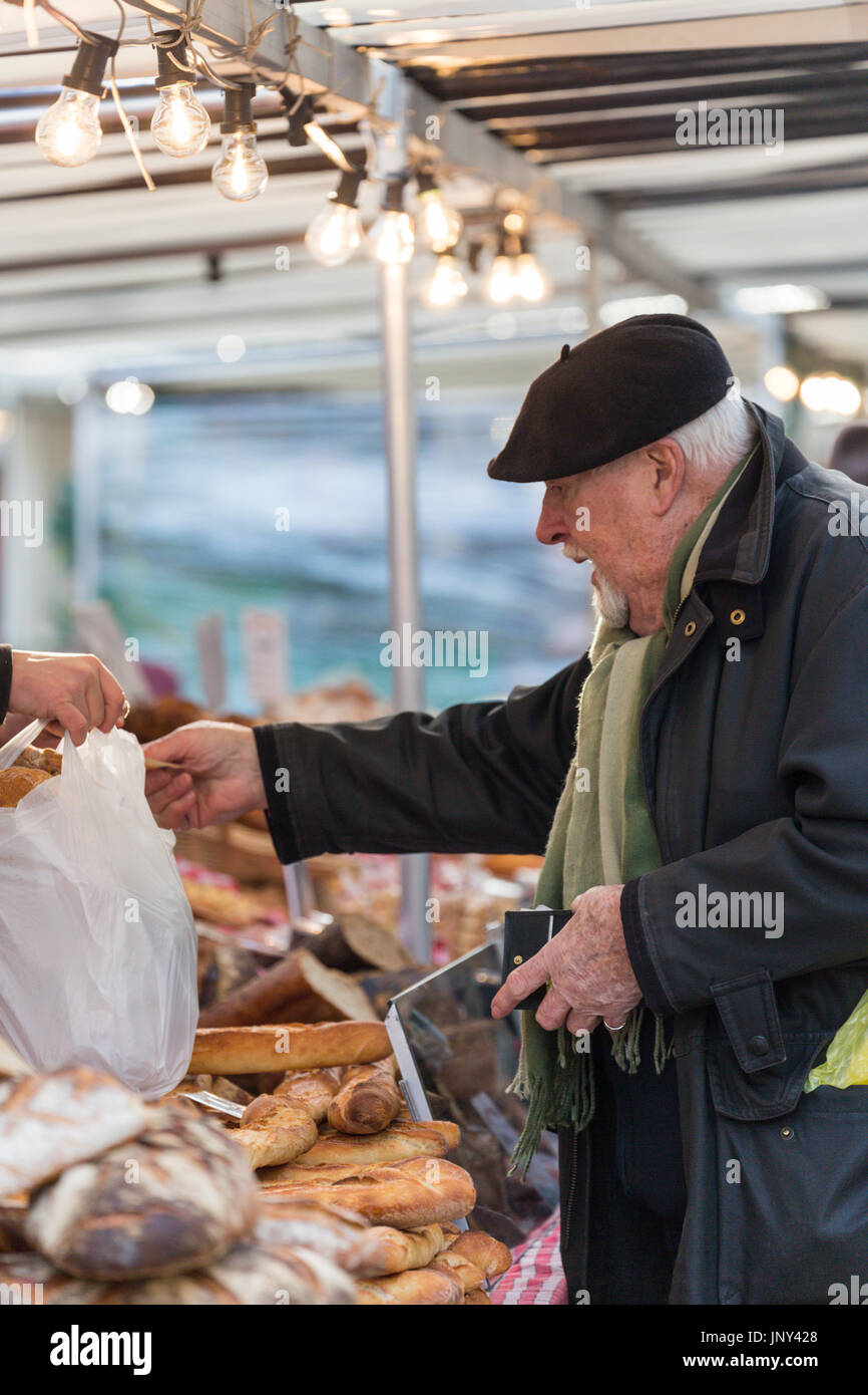 Frenchman beret hi-res stock photography and images - Alamy