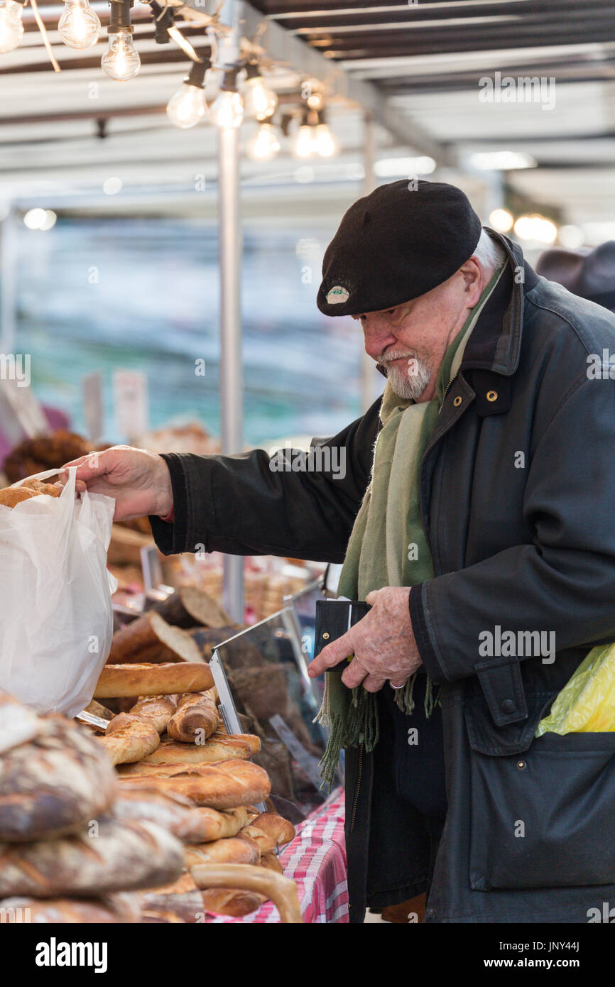Frenchman beret hi-res stock photography and images - Alamy
