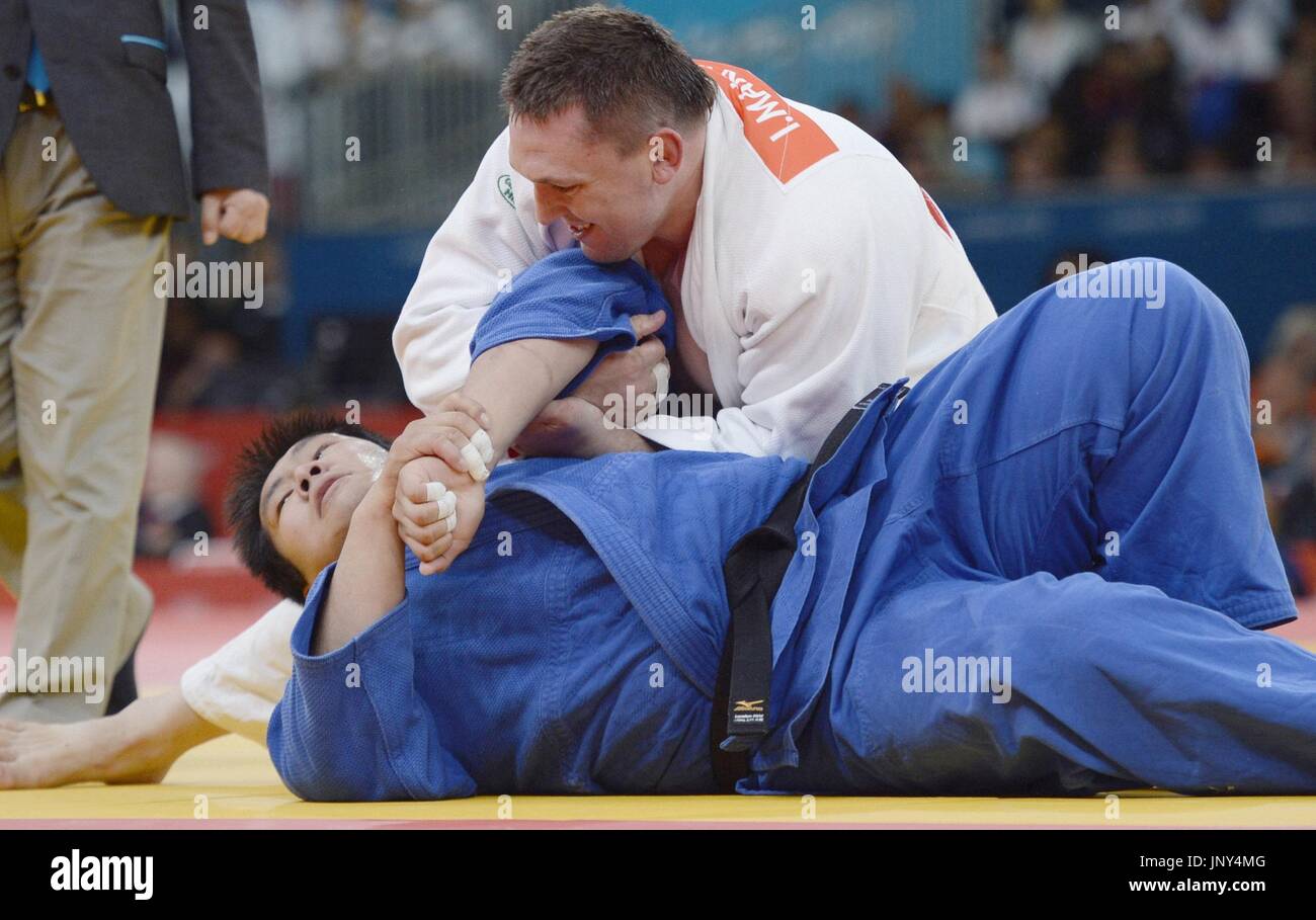 LONDON, Britain - Japan's Daiki Kamikawa (bottom) is pinned down by ...