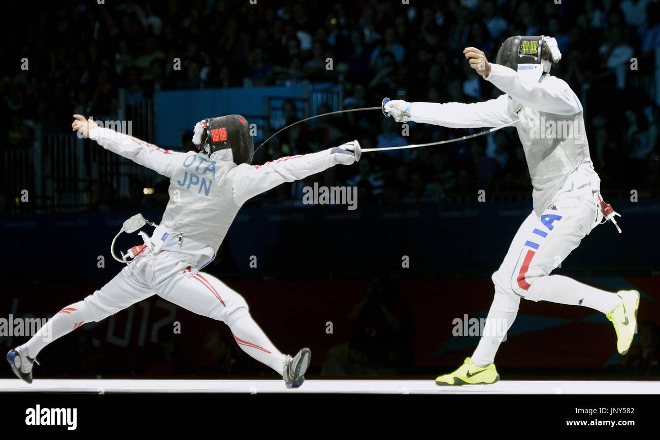 LONDON, Britain - Japan's Yuki Ota (L) competes against an Italian ...