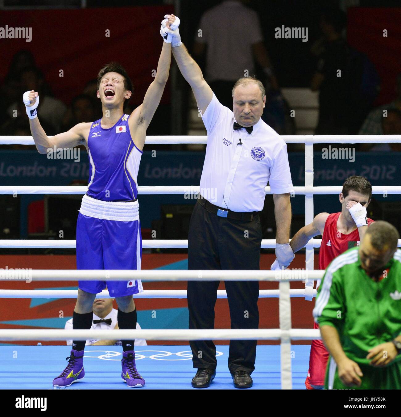 LONDON, Britain - Japan's Satoshi Shimizu (L) celebrates after ...