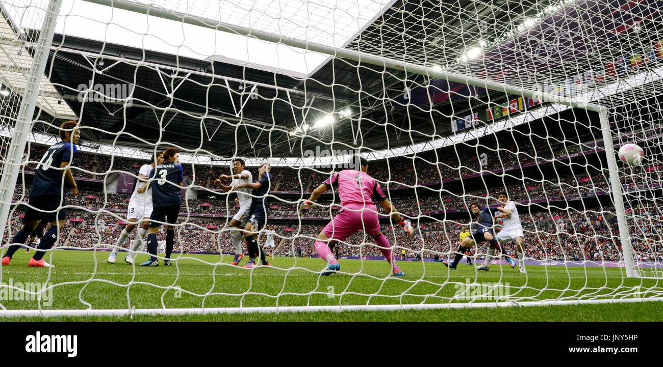 LONDON, Britain - Mexico's Marco Fabian (4th from L) scores an ...