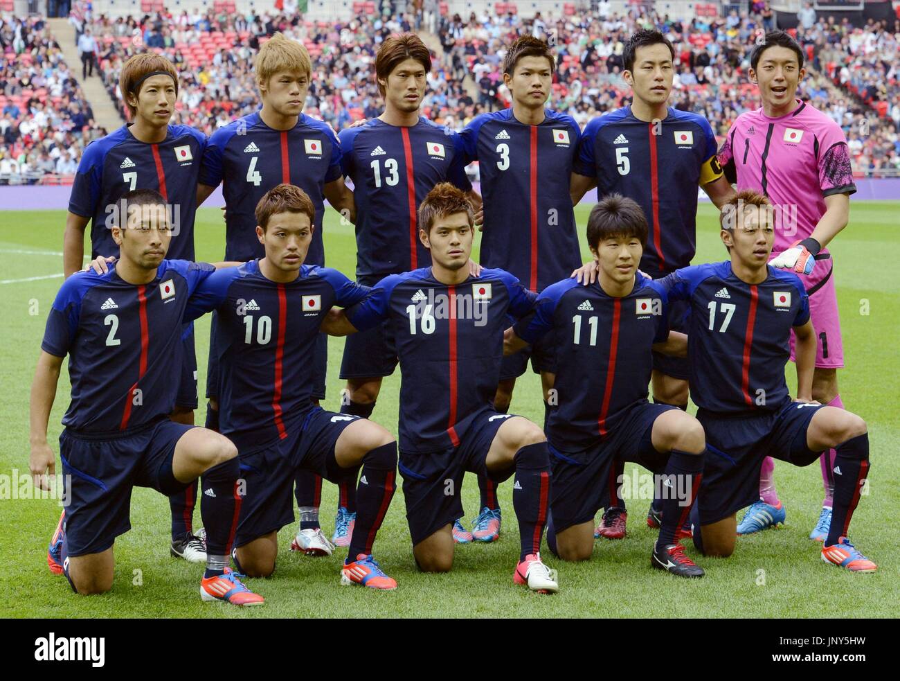 LONDON, Britain - Members of the Japan national team pose for a ...