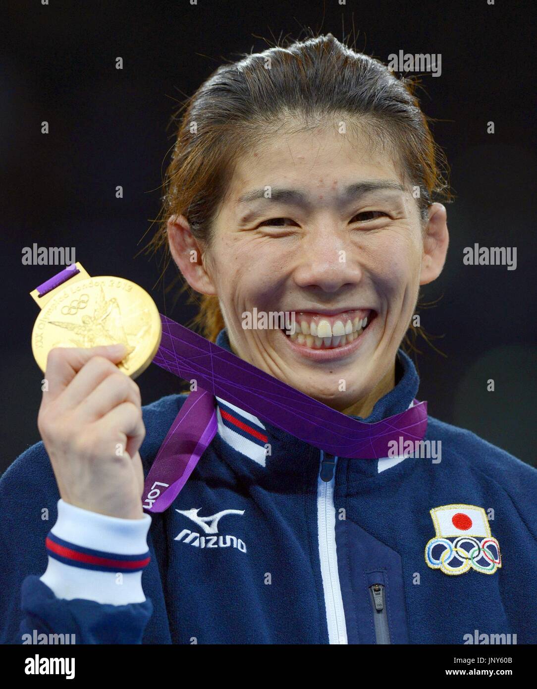 LONDON, Britain - Japan's Saori Yoshida smiles with the gold medal she ...