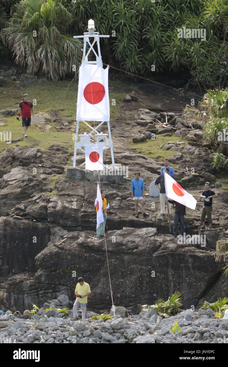 TOKYO, Japan - Nationalist demonstrators display Japanese flags on ...