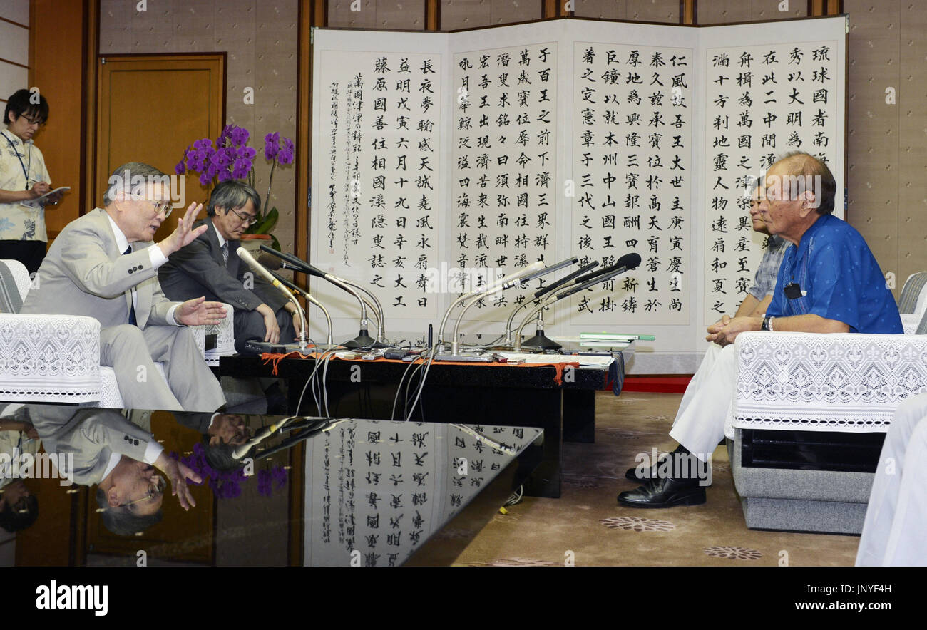 NAHA, Japan - Defense Minister Satoshi Morimoto (L front) briefs ...