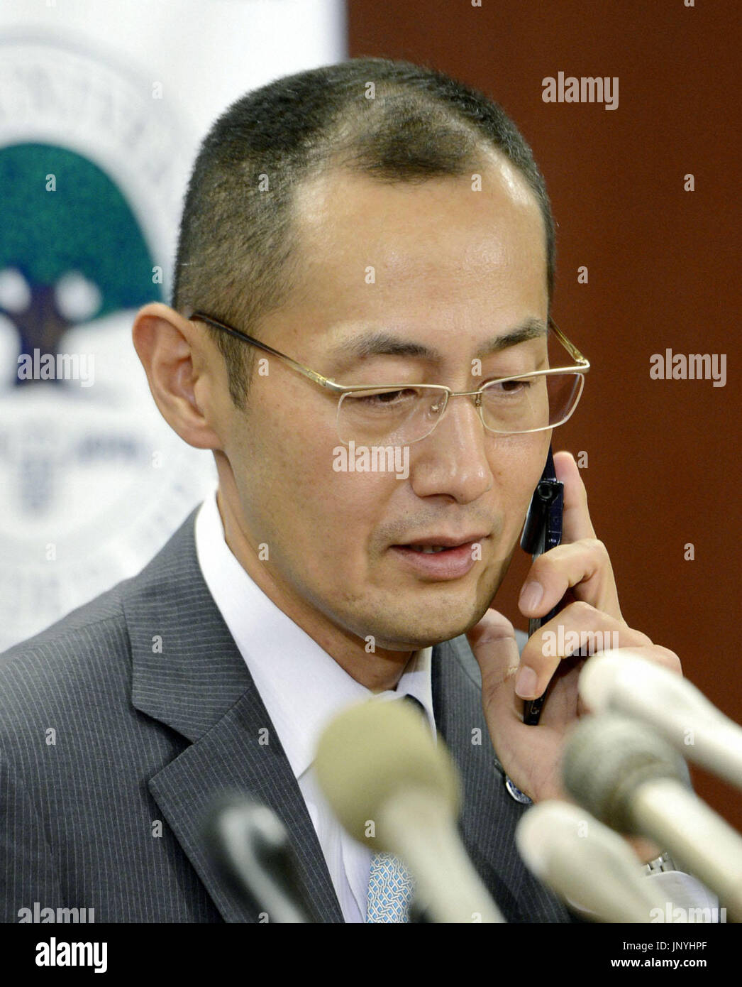 KYOTO, Japan - Kyoto University professor Shinya Yamanaka receives a ...